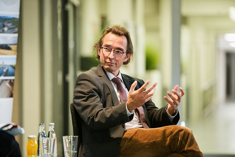 Jetzt online verfügbar: Foyer-Gespräch zwischen Heinrich-Böll-Stiftung ...